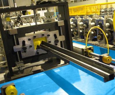 Chine Petit pain de tôle de PPGI formant la quille de formation en aluminium de lumière de voie de la machine 5.5KW à vendre