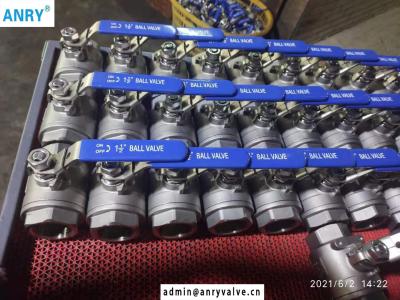 Cina SS304 1000WOG BSP ha infilato la valvola a sfera puntigliosa di acciaio inossidabile di 2 pezzi in vendita
