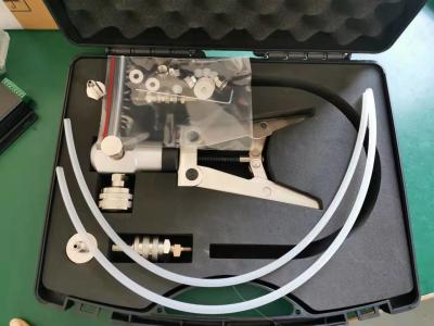 China Y061 Vacuum Pressure Hand Pump Standard Test Pump Pressure Calibrator With Flexible Hose Connector M20*1.5 Female for sale
