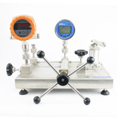 China Clean and Hygienic Pressure Transmission with Pressure Gauge Calibrator for Precise Calibration for sale
