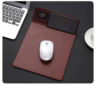 China Cuscinetto di topo di carico senza fili su ordinazione di Logo Pu Leather Multifunctional Fast Rgb di nuovo modo all'ingrosso for sale