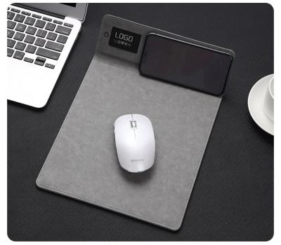 Cina Cuscinetto di topo di carico senza fili su ordinazione di Logo Pu Leather Multifunctional Fast Rgb di nuovo modo all'ingrosso in vendita