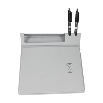 Cina Manufacturers Customized High Quality Multifunctional Foldable Magnetic Wireless Charging Leather Mouse Pad in vendita