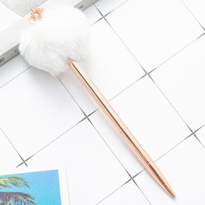 Cina Piuma leggera Pom Pom Pen Metal Material Smooth Writing lanuginoso in vendita