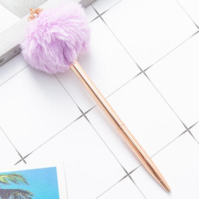 Cina Piuma leggera Pom Pom Pen Metal Material Smooth Writing lanuginoso in vendita