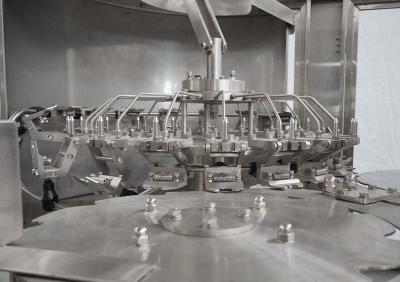 Cina SUS304 controllo PLC acqua minerale macchina di riempimento automatico liquido per bottiglia PET in vendita
