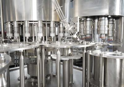 Cina SUS304 controllo PLC acqua minerale macchina di riempimento automatico liquido per bottiglia PET in vendita