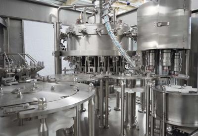 Cina SUS304 controllo PLC acqua minerale macchina di riempimento automatico liquido per bottiglia PET in vendita