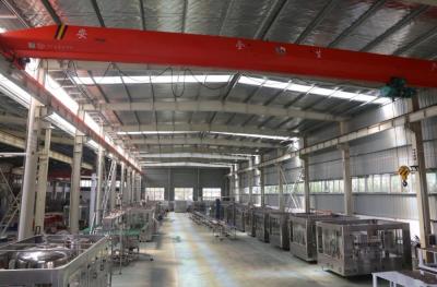 China Máquina automática de preenchimento de água mineral com componentes à venda