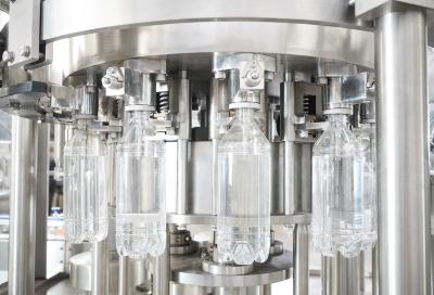 China Máquina de enchimento de bebidas carbonatadas de 100 ml a 500 ml Máquina de enchimento de bebidas refrigeradas de 110-380v à venda