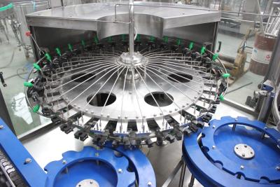Cina Macchina di riempimento di bevande carbonate controllata PLC 304 in acciaio inossidabile in vendita