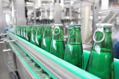 Cina Macchina di riempimento di bevande carbonate controllata PLC 304 in acciaio inossidabile in vendita