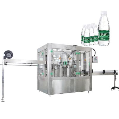 China 2000BPH Capacidade Máquina de enchimento automático de líquido 1800KG Máquina de embalagem de água pura à venda