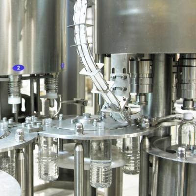 Cina Macchina di riempimento di vetro ad acqua ad alta efficienza con pressione dell'aria da 0,4 a 0,6 MPa in vendita