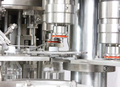 Cina Linea di riempimento dell'acqua Linea di produzione dell'acqua minerale completamente automatica Macchina di riempimento dell'acqua in bottiglia in vendita