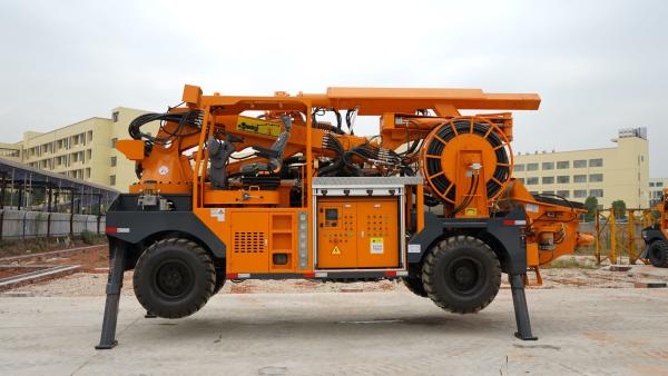 Quality 4 Cylinder Liquid Cooled Diesel Engine Robotic Shotcrete Machine 7410x2200x3200m for sale
