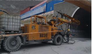 China Travelling Speed 0 - 20km/H Robotic Shotcrete Machine 4 Wheels Driving / Steering / Crab for sale
