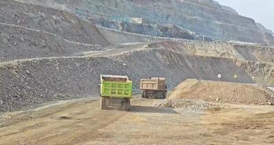 Cina 70 km/h Max. Velocità camion elettrici 33t Capacità di carico nominale per l'estrazione mineraria in vendita