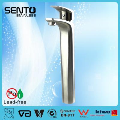 China alto golpecito de agua del grifo y del lavabo del lavabo en venta