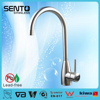 China Solo mezclador de la cocina del acero inoxidable de la palanca con el canalón largo en venta