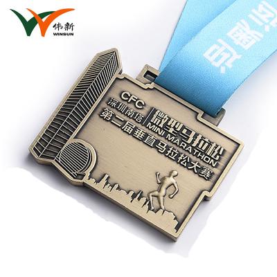 China Medalhas personalizadas da concessão do metal para o estilo 65*53mm da arte popular do dia dos esportes à venda
