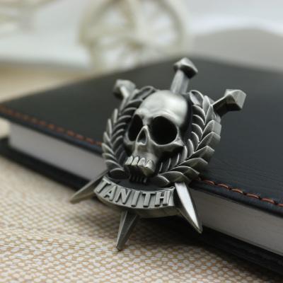 Cina la decorazione promozionale di modo di nichelatura del nero del cranio dei regali di prezzo basso all'ingrosso badges in vendita