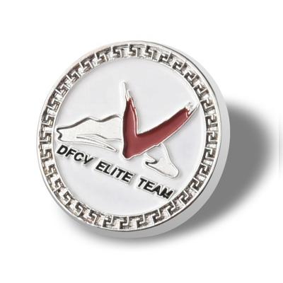 Cina Distintivi rotondi di Pin di metallo dell'argento della vernice di essiccamento per il logo su misura decorazione in vendita