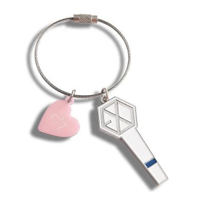 Cina Keychain sveglio su ordine del metallo dello smalto in vendita