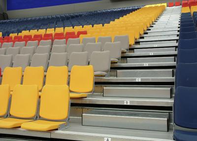 China Kleurrijke Telescopische Plaatsingssystemen Anticorrosief voor Sporthal Te koop