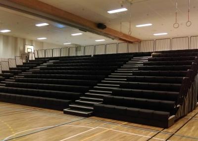 China espaldar personalizado do anfiteatro de 460mm assento provisório com cortinas da extremidade à venda