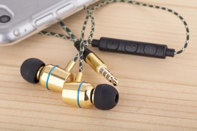China high quality Nice Magnet metal in-ear sport bass with mic for iphone&Android metal earphone with mic for sale