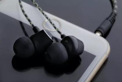 China Oem popular earphone with mic round wired selfie earphone for Iphone for sale
