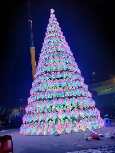 Quality 3D Christmas Hologram Tower - Cutting-Edge Stainless Steel Tech Art for Commercial Use for sale