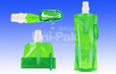 China Plastic Recyclable Foldable Water Bag With Carabiner For Camping for sale