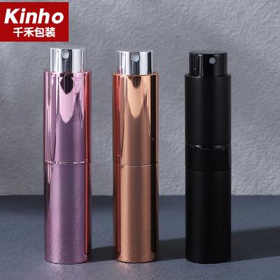 Cina 8ml 10ml Spruzzatore di profumo in alluminio Twist Up Flacone di vetro Fiale di profumo vuote ricaricabili in vendita