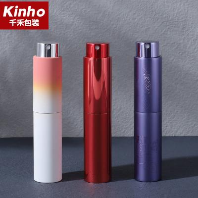 Cina 8ml 10ml Spruzzatore di profumo in alluminio Twist Up Flacone di vetro Fiale di profumo vuote ricaricabili in vendita