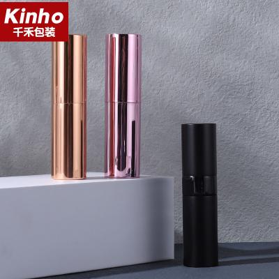 Cina 8ml 10ml Spruzzatore di profumo in alluminio Twist Up Flacone di vetro Fiale di profumo vuote ricaricabili in vendita