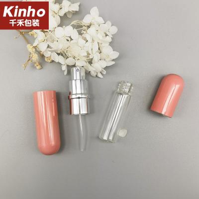 Cina Bottiglie di profumo vuote proiettili portatili in metallo alluminio rotante flacone spray in vetro da 5 ml in vendita