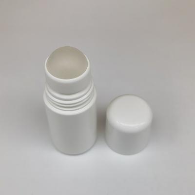 Cina Flat Top Lid 50ml PE Plastic Roll On Bottle For Deodorant Essential Oil in vendita