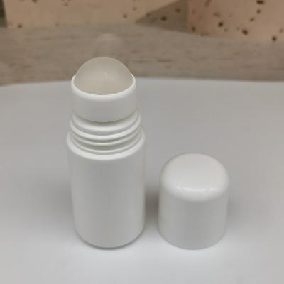 Cina Flat Top Lid 50ml PE Plastic Roll On Bottle For Deodorant Essential Oil in vendita