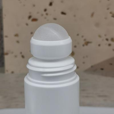 Cina 90ml Essential Oil Roll On Bottle Deodorant PE Plastic Bottle Roller Ball With Flat Top Lid in vendita