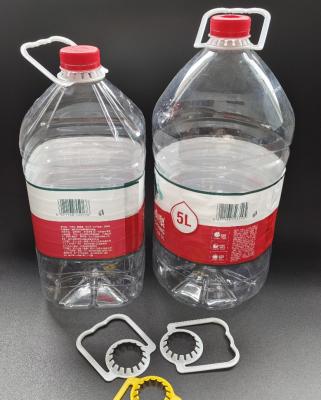 Cina 45mm Plastic Carry Handle For Pet Cola Water Edible Oil Bottle Neck Ring Grip Flange in vendita