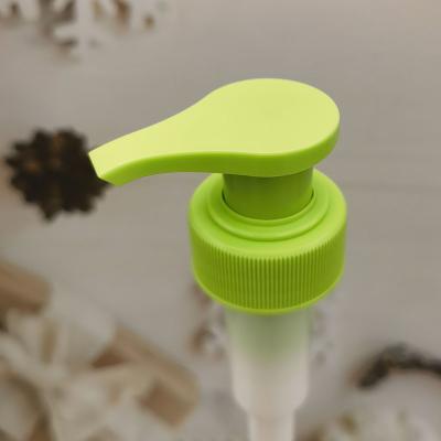 Cina 33/410 4CC Plastic Spring Cosmetic Lotion Pump With Clip Body Cream Dispenser Pump in vendita