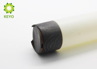 Cina Bottiglie vuote materiali 250ml dello sciampo dell'HDPE rotondo con il cappuccio di legno della stampa di colore in vendita