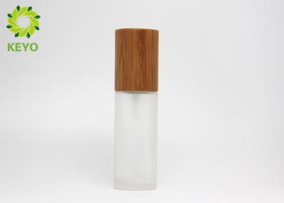 中国 スキン ケアの50mlのタケ帽子が付いている円形の曇らされたガラスの空の化粧品のびん 販売のため