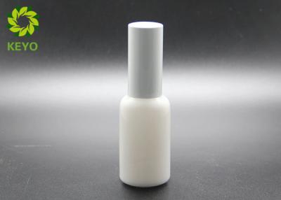 中国 精油のための白いアルミニウムスプレーが付いているオパールの化粧品のガラスビン 販売のため