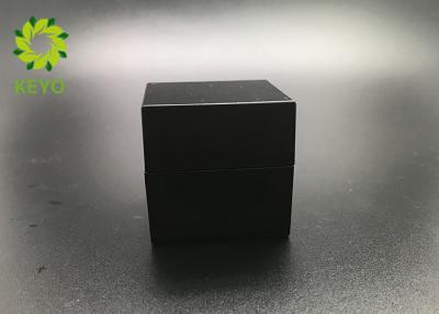 中国 1OZ化粧品の包装の環境友好的のための無光沢の黒い正方形のガラス瓶 販売のため