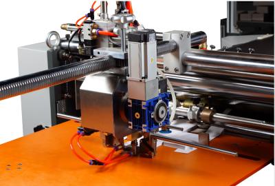 China Automatische visuelle Positionierung Vierseitige Hard Cover Maker Maschine 380V zu verkaufen