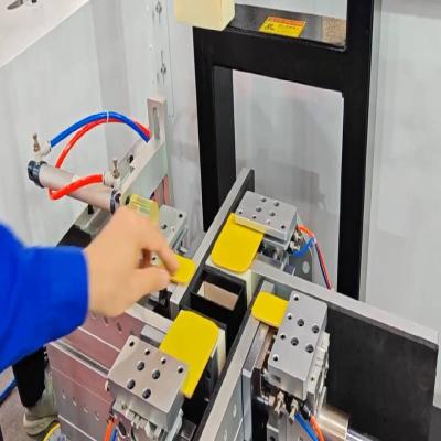 中国 電話ボックス、ギフトボックス、ケースメーカー用の自動ダブルボックスポジショニングマシン 販売のため