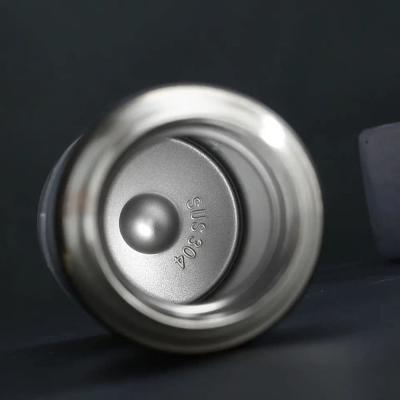 Cina Termo in acciaio inossidabile 500 ml / 16,9 oz Bottiglia isolante a vuoto con tazza in vendita